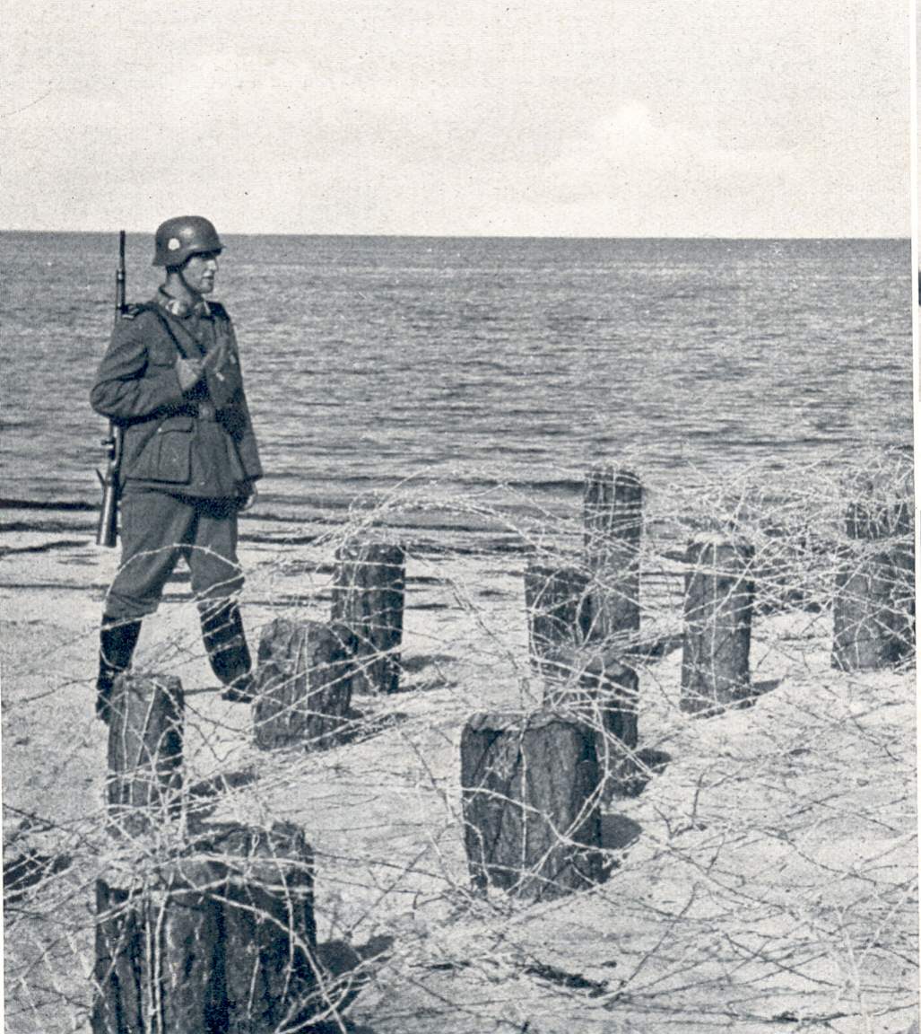 The Helmet with the Grinning Skull. A Short History of the Danzig ...